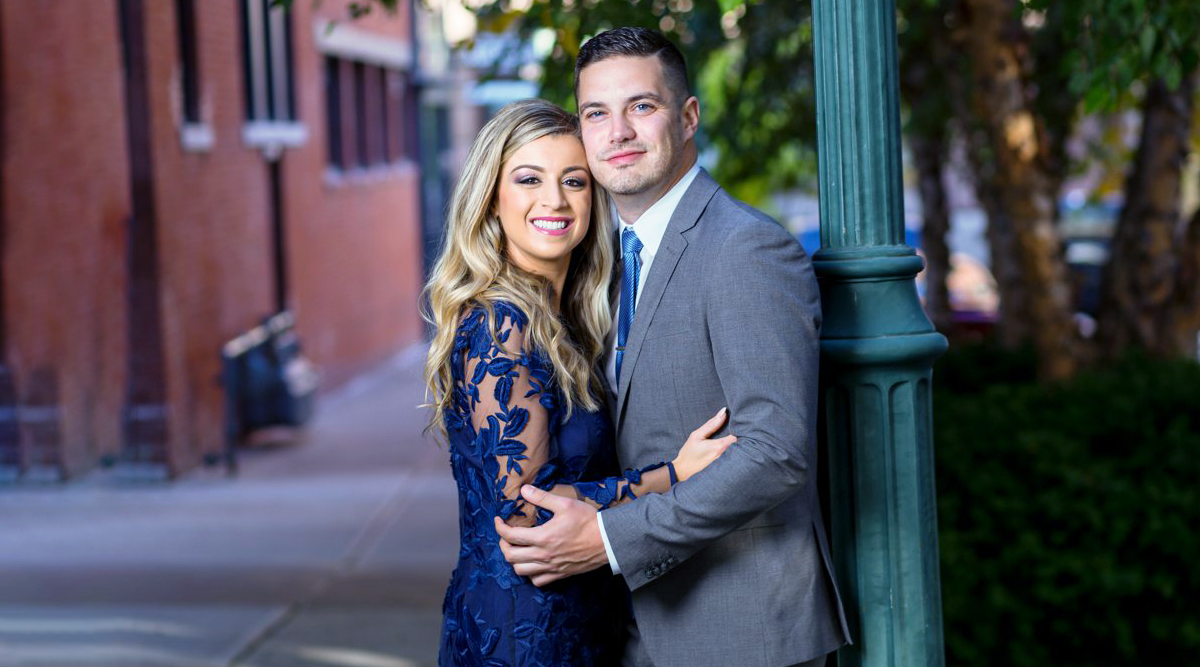 You Can't Miss These Best Poses for Your Engagement Photography