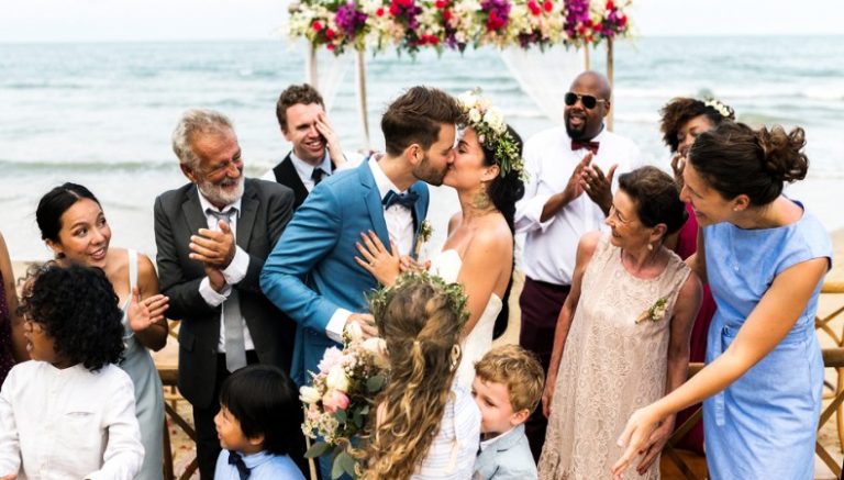 How to Have a Big Grand Wedding On a Small Budget