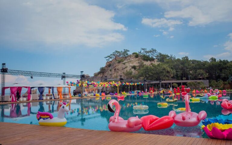 10+ Super Ideas Throw Pool Party at Destination Wedding