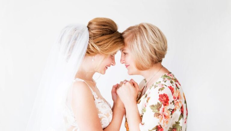 Color Coordination: Mother Of The Bride Outfits with Wedding Palette