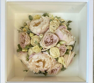 9 Unique Ways to Preserve Your Wedding Flowers and Bouquet - Happy ...