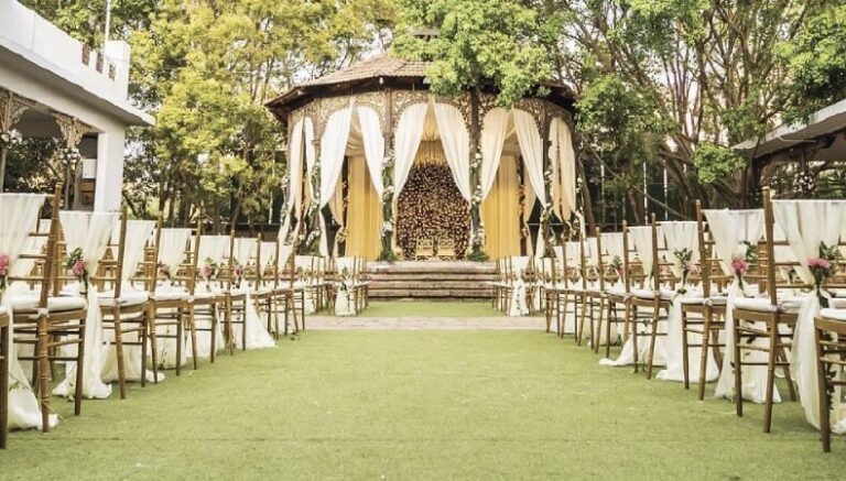 Wedding Venue Checklist: Questions, Costs & Capacity